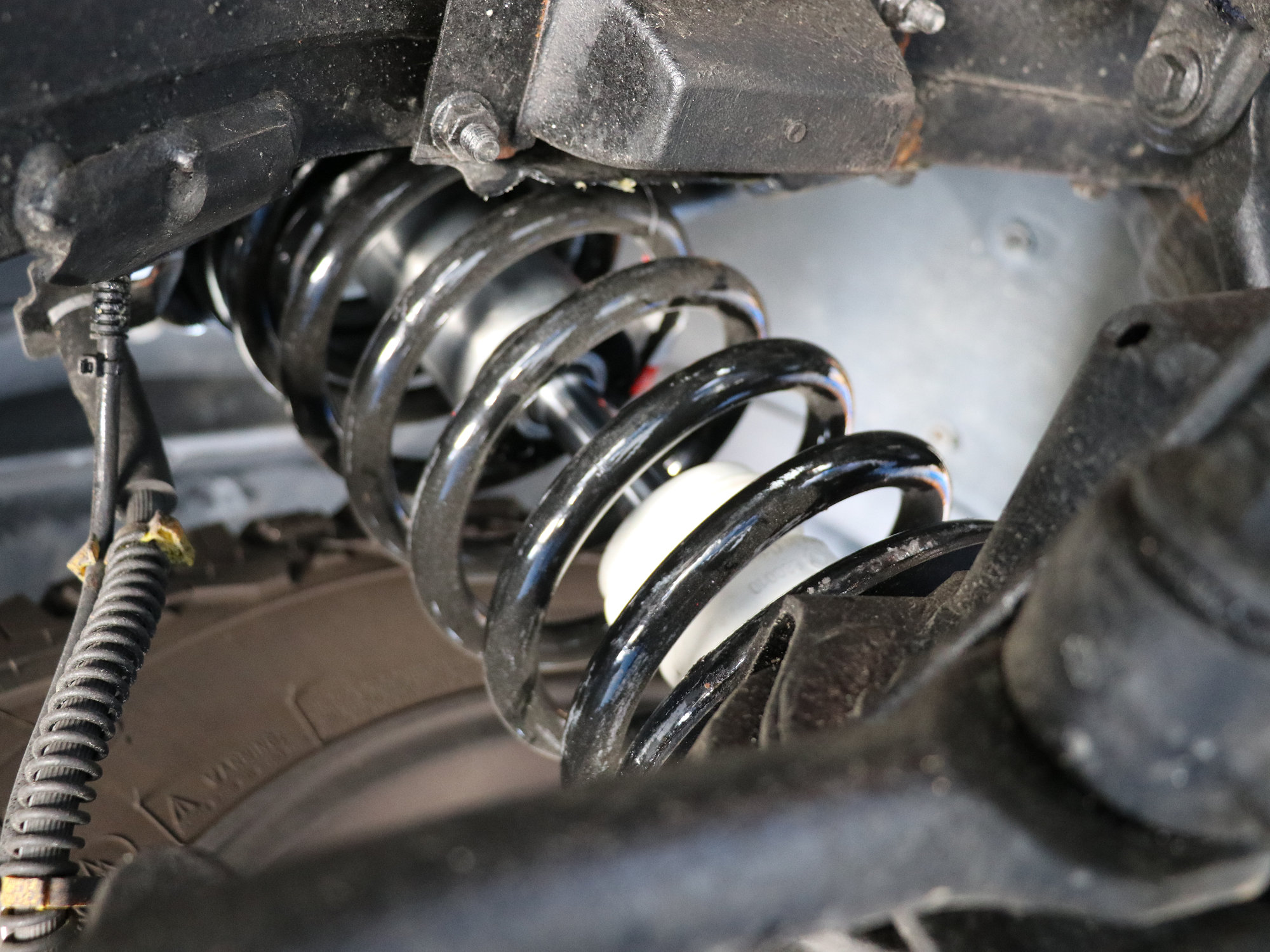 Stoßdaempfer Vorderachse Land Rover Defender.000 – Entreq